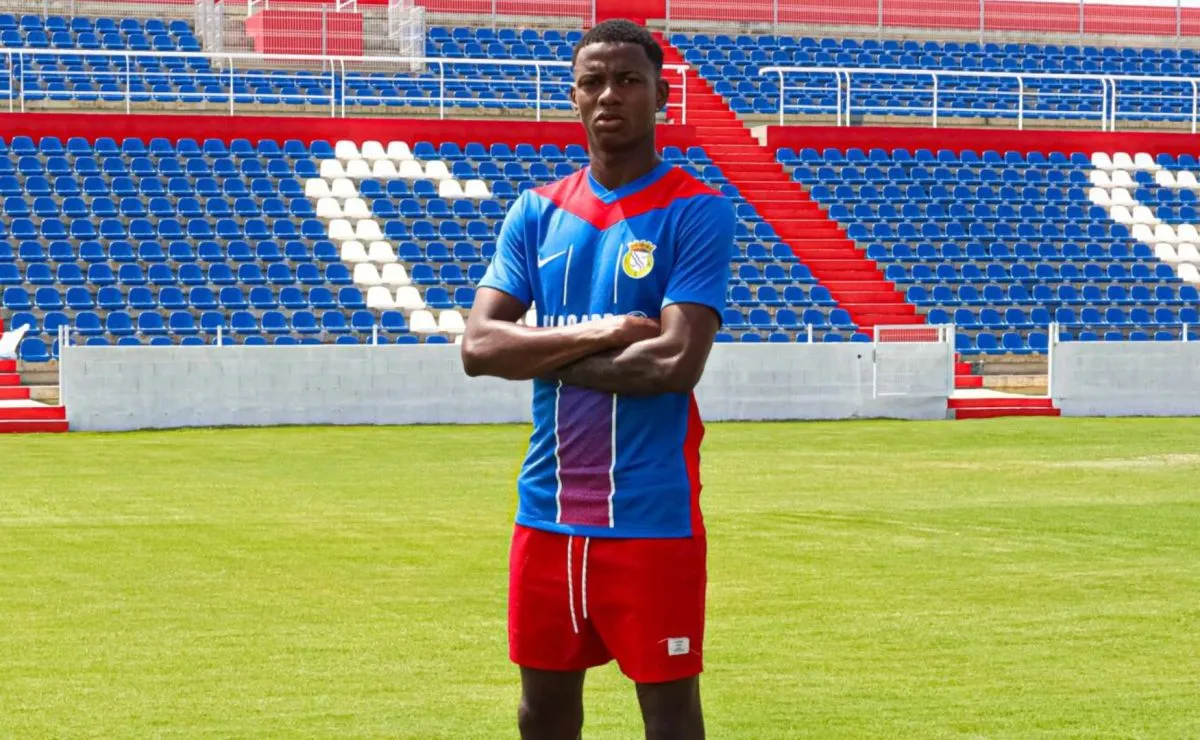 Julián Martínez es presentado por el equipo de Vinicius Jr: FC Alverca